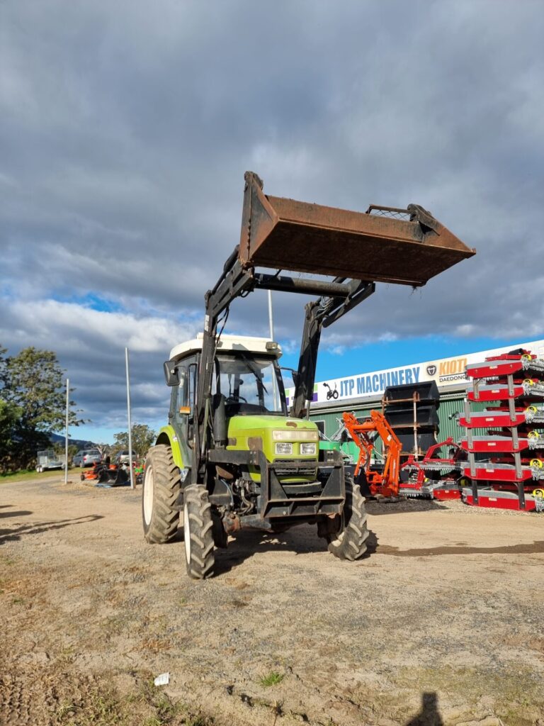 Used 50hp Cab tractor with 4in1 bucket